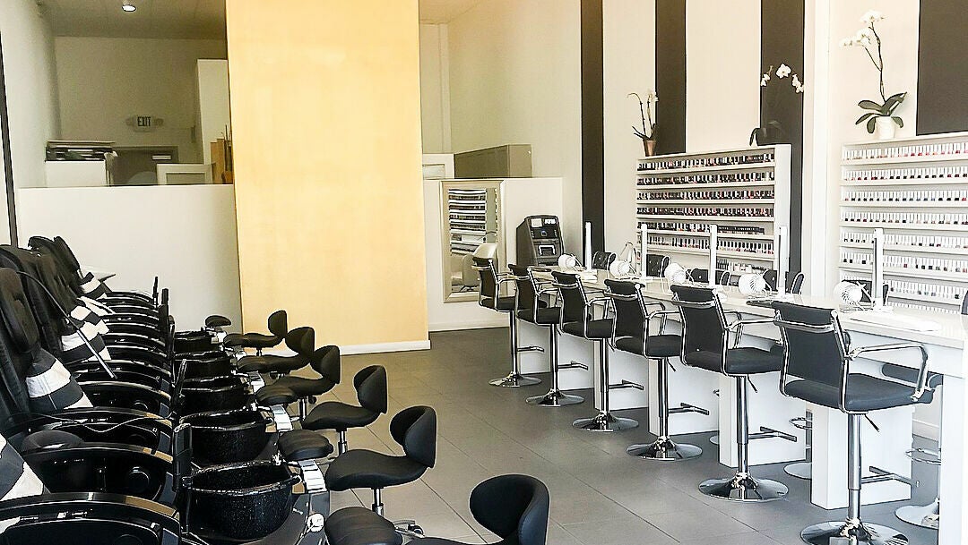 Paradise nail salon store