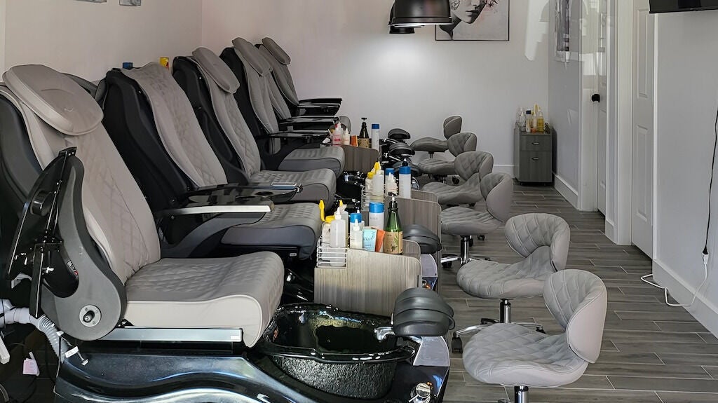 Q nails and spa store